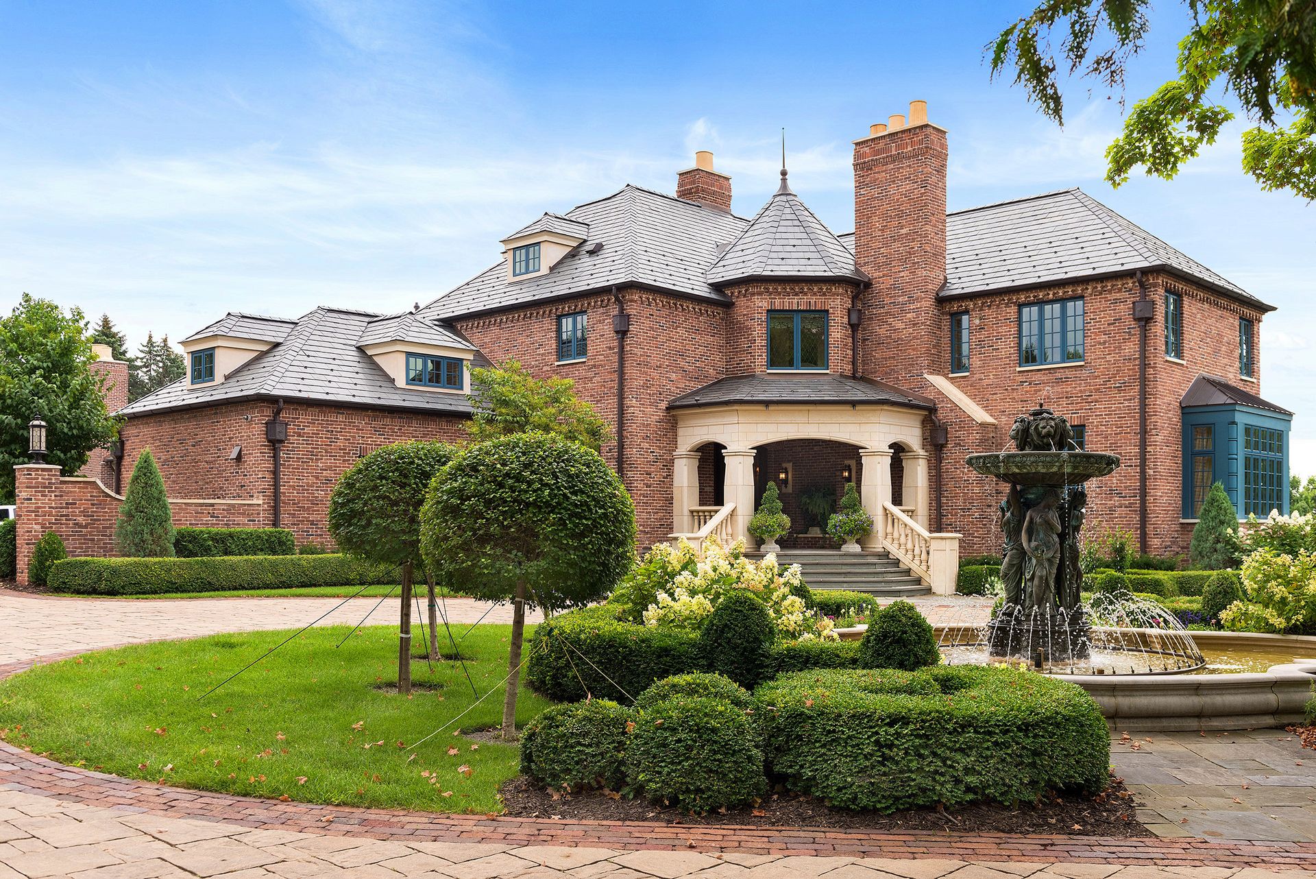 3350 Fox St – 5 Bedrooms 8 Bathrooms